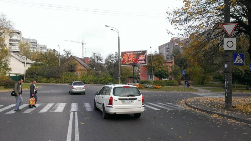 Призма в м. Рівне на вул. Чорновола\вул.Ст.Бандери, ст.Б, формат 3x6 ...